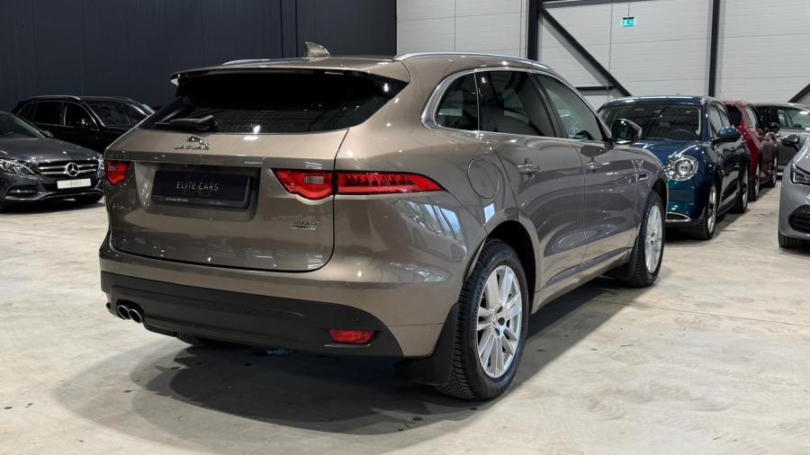 Brūns Jaguar F-Pace 2016 Rīga, ar dzinēja tilpumu 2.00 L un nobraukumu 115 tūkst. km par 12500 €, foto 6 vietnē AUTOMOTO.COM.LV