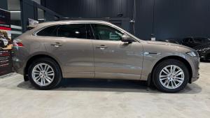 Brūns Jaguar F-Pace 2016 Rīga, ar dzinēja tilpumu 2.00 L un nobraukumu 115 tūkst. km par 12500 €, foto 7 vietnē AUTOMOTO.COM.LV