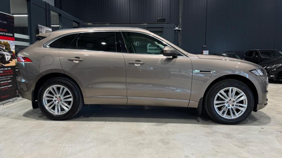Brūns Jaguar F-Pace 2016 Rīga, ar dzinēja tilpumu 2.00 L un nobraukumu 115 tūkst. km par 12500 €, foto 7 vietnē AUTOMOTO.COM.LV