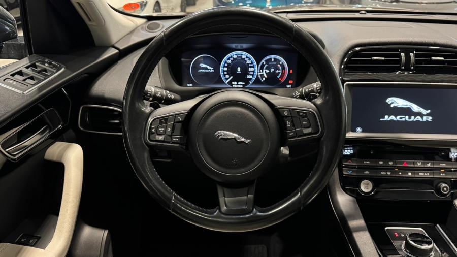 Brūns Jaguar F-Pace 2016 Rīga, ar dzinēja tilpumu 2.00 L un nobraukumu 115 tūkst. km par 12500 €, foto 11 vietnē AUTOMOTO.COM.LV