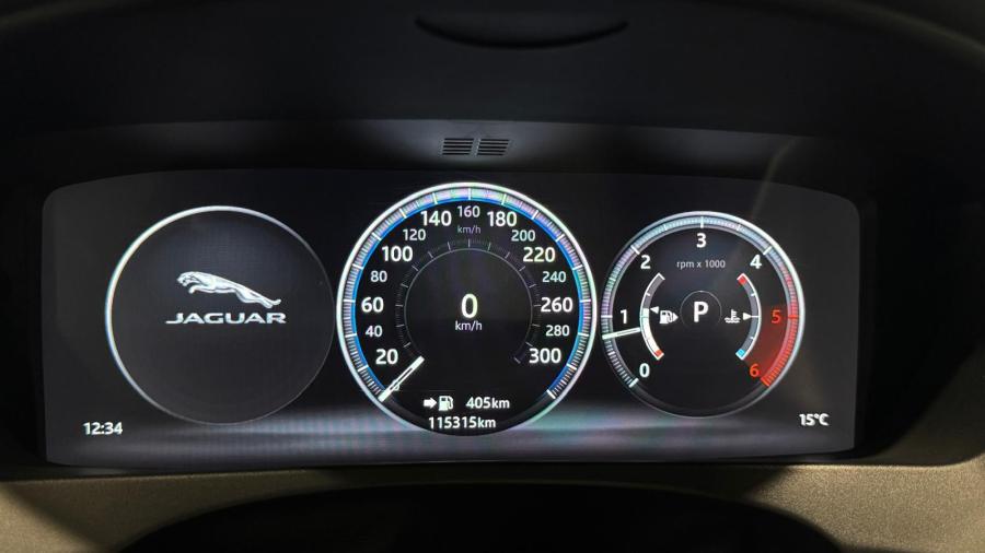 Brūns Jaguar F-Pace 2016 Rīga, ar dzinēja tilpumu 2.00 L un nobraukumu 115 tūkst. km par 12500 €, foto 12 vietnē AUTOMOTO.COM.LV