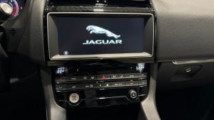 Brūns Jaguar F-Pace 2016 Rīga, ar dzinēja tilpumu 2.00 L un nobraukumu 115 tūkst. km par 12500 €, foto 13 vietnē AUTOMOTO.COM.LV