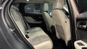 Brūns Jaguar F-Pace 2016 Rīga, ar dzinēja tilpumu 2.00 L un nobraukumu 115 tūkst. km par 12500 €, foto 19 vietnē AUTOMOTO.COM.LV