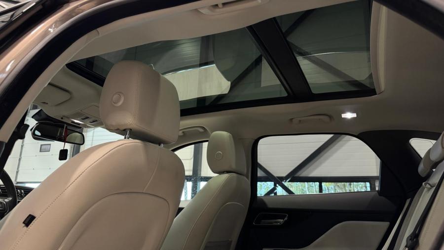 Brūns Jaguar F-Pace 2016 Rīga, ar dzinēja tilpumu 2.00 L un nobraukumu 115 tūkst. km par 12500 €, foto 20 vietnē AUTOMOTO.COM.LV