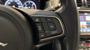 Brūns Jaguar F-Pace 2016 Rīga, ar dzinēja tilpumu 2.00 L un nobraukumu 115 tūkst. km par 12500 €, foto 26 vietnē AUTOMOTO.COM.LV