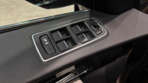 Brūns Jaguar F-Pace 2016 Rīga, ar dzinēja tilpumu 2.00 L un nobraukumu 115 tūkst. km par 12500 €, foto 27 vietnē AUTOMOTO.COM.LV