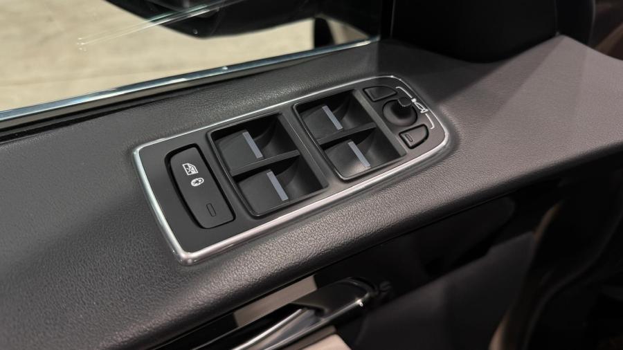 Brūns Jaguar F-Pace 2016 Rīga, ar dzinēja tilpumu 2.00 L un nobraukumu 115 tūkst. km par 12500 €, foto 27 vietnē AUTOMOTO.COM.LV