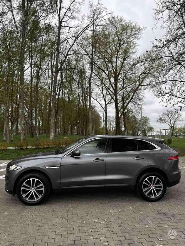 Brūns Jaguar F-Pace 2018 Šauļi, ar dzinēja tilpumu 2.00 L un nobraukumu 110 tūkst. km par 14800 €, foto 4 vietnē AUTOMOTO.COM.LV