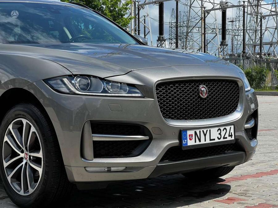 Brown Jaguar F-Pace 2019 in Siauliai, with an engine capacity of 2.00 L and mileage of 194 thousand km for 16800 €, photo 4 on AUTOMOTO.COM.LV