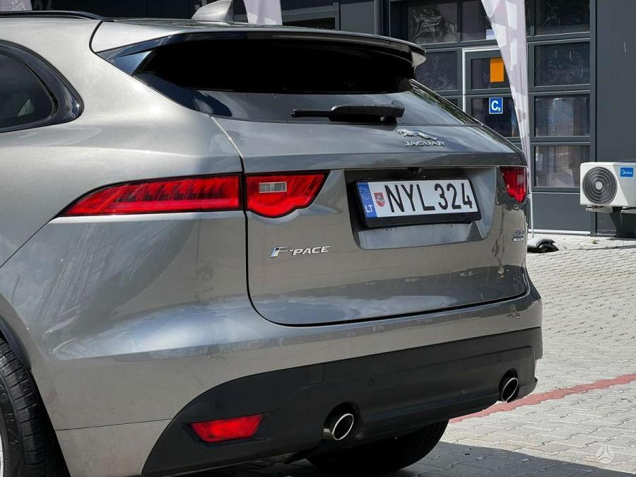 Brown Jaguar F-Pace 2019 in Siauliai, with an engine capacity of 2.00 L and mileage of 194 thousand km for 16800 €, photo 7 on AUTOMOTO.COM.LV