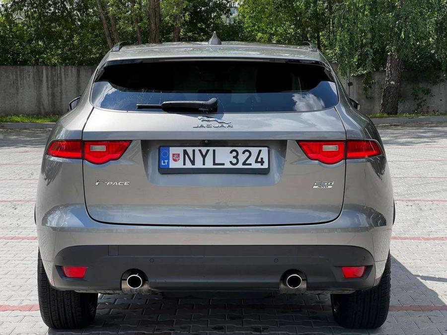Brown Jaguar F-Pace 2019 in Siauliai, with an engine capacity of 2.00 L and mileage of 194 thousand km for 16800 €, photo 8 on AUTOMOTO.COM.LV