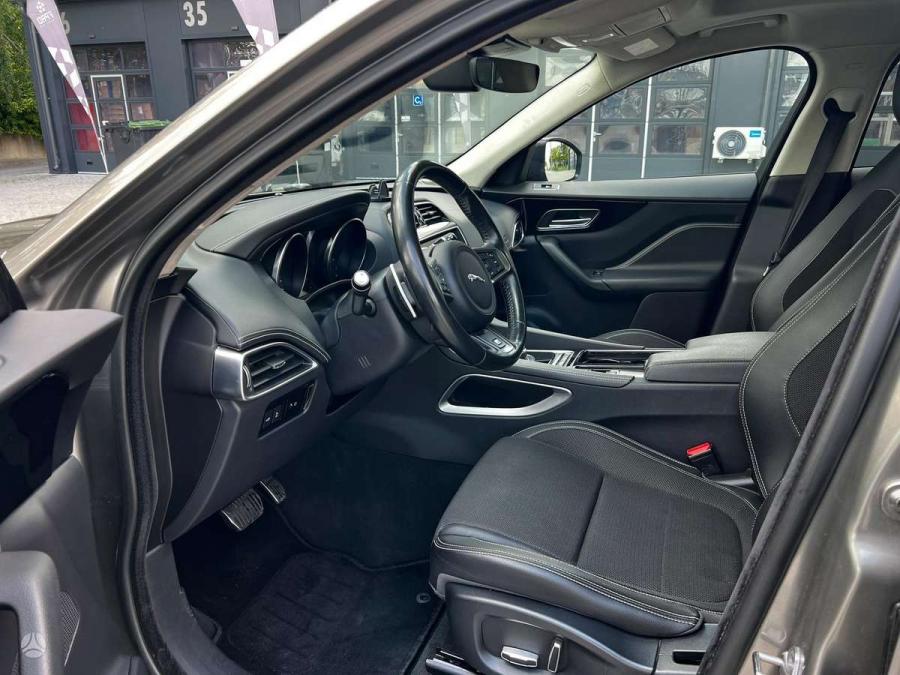 Brown Jaguar F-Pace 2019 in Siauliai, with an engine capacity of 2.00 L and mileage of 194 thousand km for 16800 €, photo 11 on AUTOMOTO.COM.LV