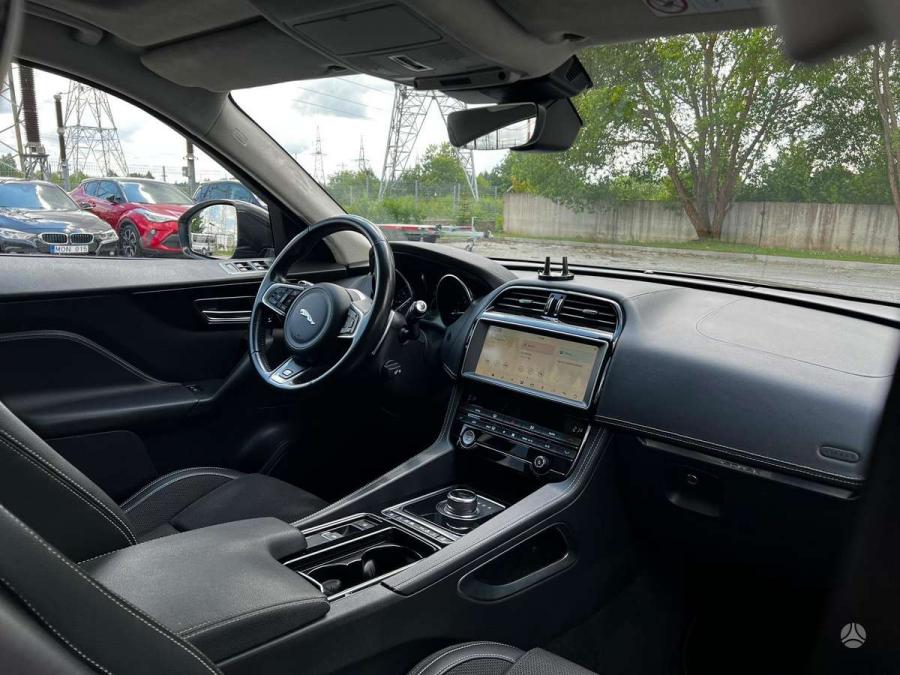 Brown Jaguar F-Pace 2019 in Siauliai, with an engine capacity of 2.00 L and mileage of 194 thousand km for 16800 €, photo 12 on AUTOMOTO.COM.LV