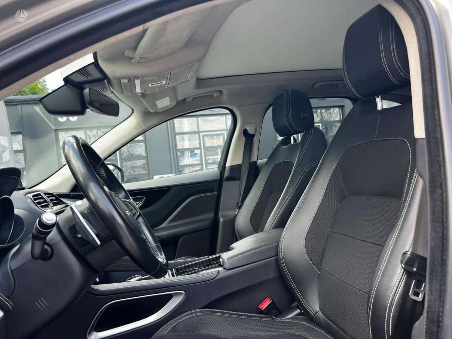 Brown Jaguar F-Pace 2019 in Siauliai, with an engine capacity of 2.00 L and mileage of 194 thousand km for 16800 €, photo 16 on AUTOMOTO.COM.LV