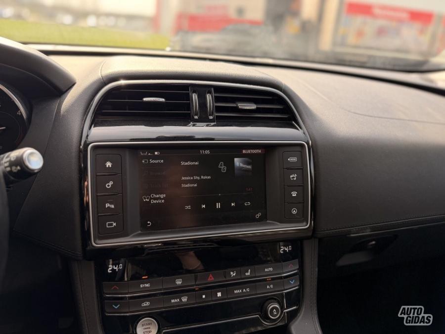 Jaguar F-Pace 2016 in Vilnius, with an engine capacity of 2.00 L and mileage of 193 thousand km for 8450 €, photo 24 on AUTOMOTO.COM.LV