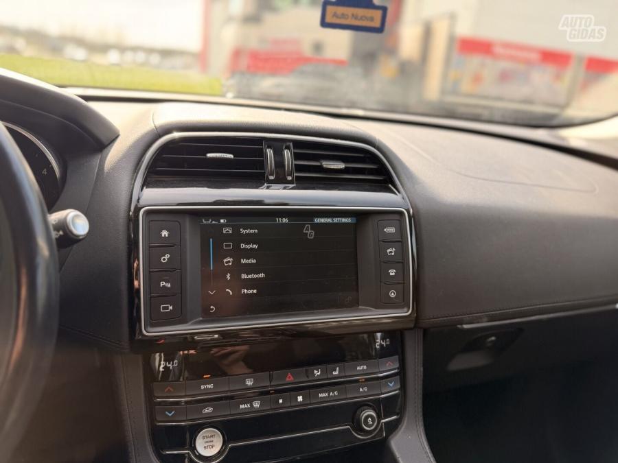 Jaguar F-Pace 2016 in Vilnius, with an engine capacity of 2.00 L and mileage of 193 thousand km for 8450 €, photo 25 on AUTOMOTO.COM.LV