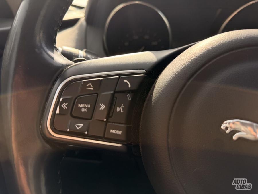 Jaguar F-Pace 2016 in Vilnius, with an engine capacity of 2.00 L and mileage of 193 thousand km for 8450 €, photo 27 on AUTOMOTO.COM.LV