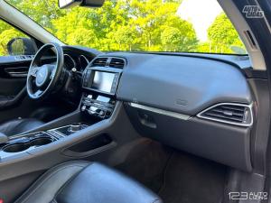 Jaguar F-Pace 2016 Tauragė, ar dzinēja tilpumu 2.00 L un nobraukumu 115 tūkst. km par 10600 €, foto 15 vietnē AUTOMOTO.COM.LV