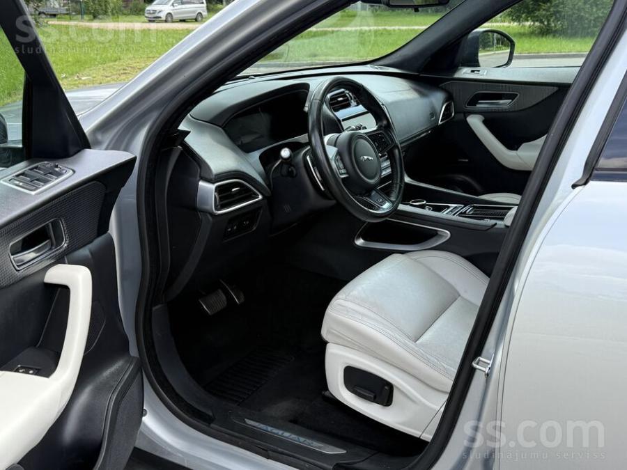 Jaguar F-Pace 2016 in Riga, with an engine capacity of 3.00 L and mileage of 0 thousand km for 15250 €, photo 6 on AUTOMOTO.COM.LV