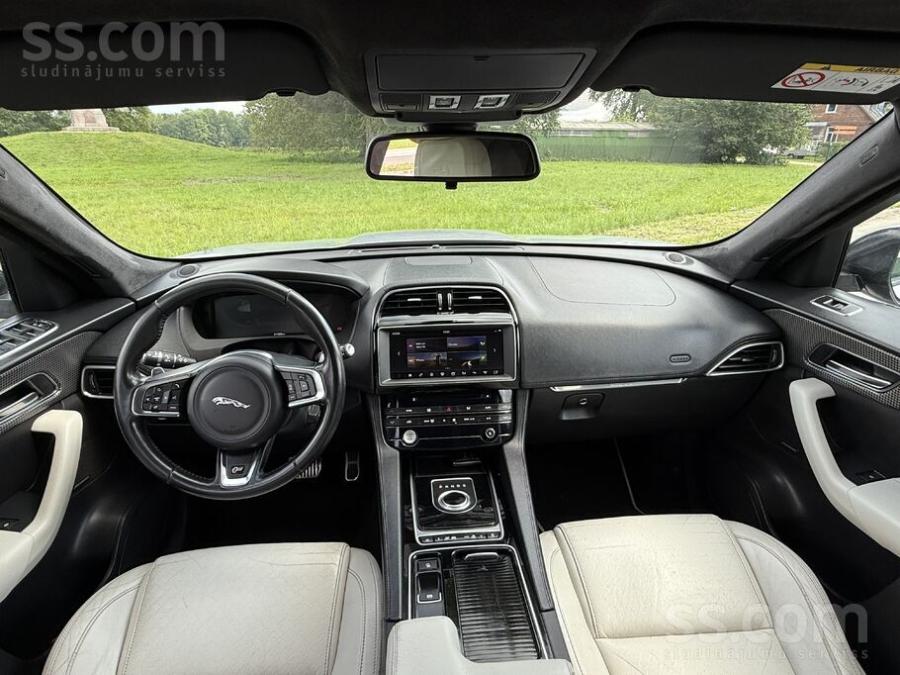 Jaguar F-Pace 2016 in Riga, with an engine capacity of 3.00 L and mileage of 0 thousand km for 15250 €, photo 7 on AUTOMOTO.COM.LV