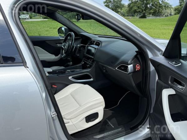 Jaguar F-Pace 2016 in Riga, with an engine capacity of 3.00 L and mileage of 0 thousand km for 15250 €, photo 7 on AUTOMOTO.COM.LV