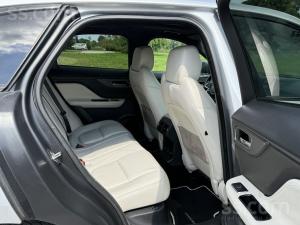 Jaguar F-Pace 2016 in Riga, with an engine capacity of 3.00 L and mileage of 0 thousand km for 15250 €, photo 9 on AUTOMOTO.COM.LV