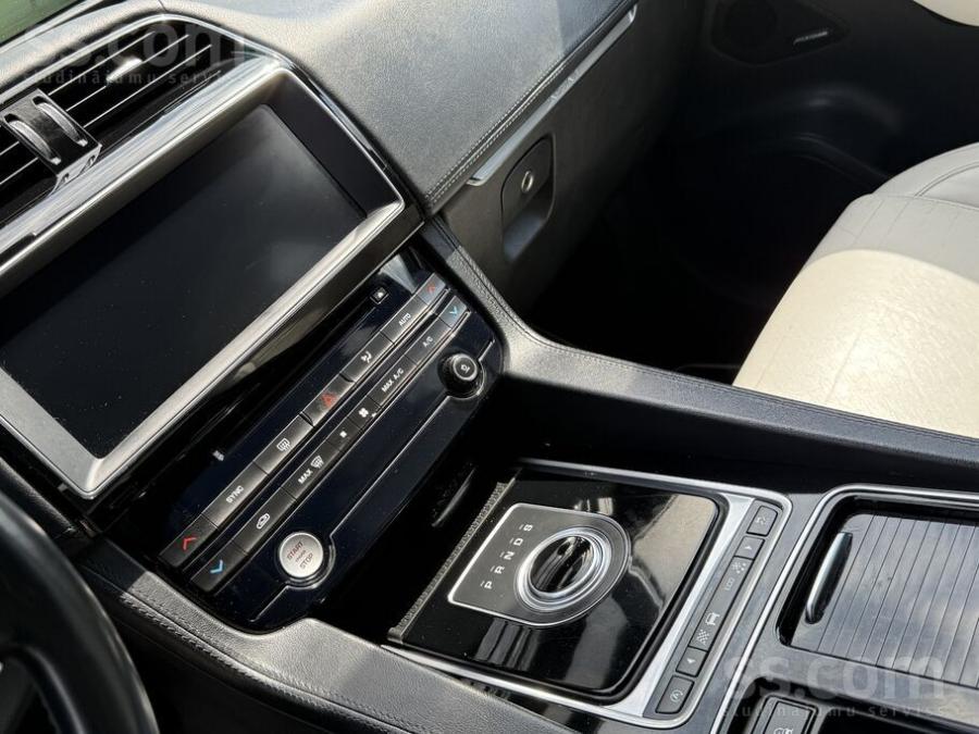Jaguar F-Pace 2016 in Riga, with an engine capacity of 3.00 L and mileage of 0 thousand km for 15250 €, photo 14 on AUTOMOTO.COM.LV
