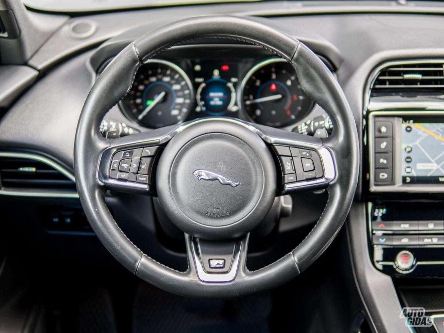Jaguar F-Pace 2017 Marijampole, ar dzinēja tilpumu 2.00 L un nobraukumu 183 tūkst. km par 13650 €, foto 16 vietnē AUTOMOTO.COM.LV