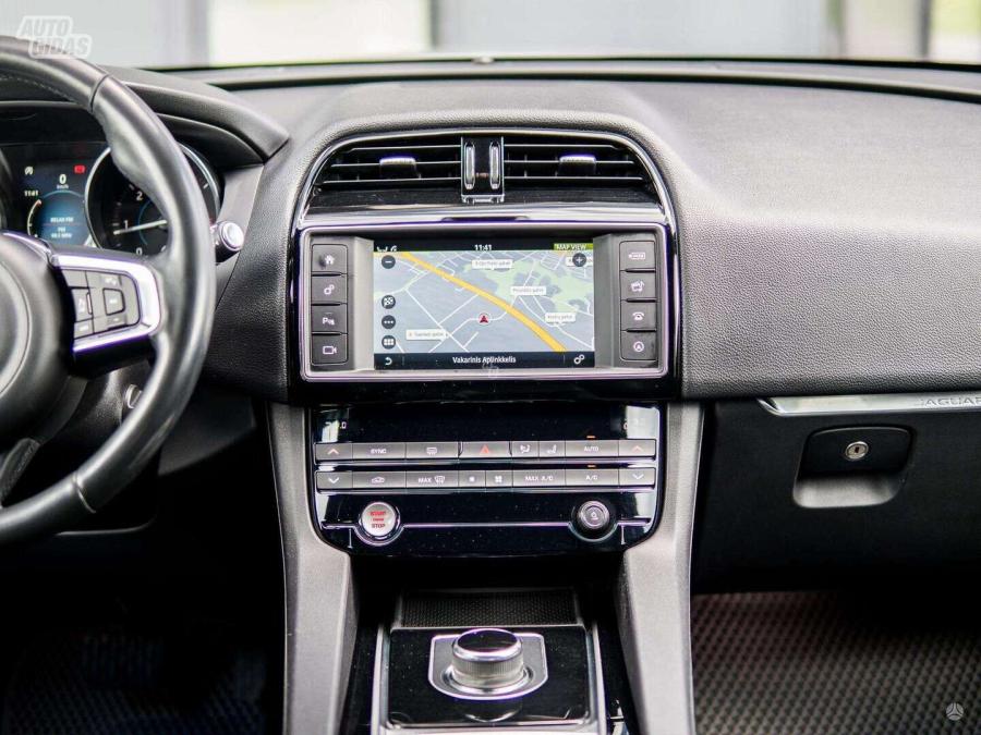 Jaguar F-Pace 2017 Marijampole, ar dzinēja tilpumu 2.00 L un nobraukumu 183 tūkst. km par 13650 €, foto 17 vietnē AUTOMOTO.COM.LV
