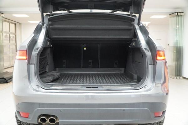 Jaguar F-Pace 2017 in Peetri, with an engine capacity of 2.00 L and mileage of 120 thousand km for 16800 €, photo 7 on AUTOMOTO.COM.LV