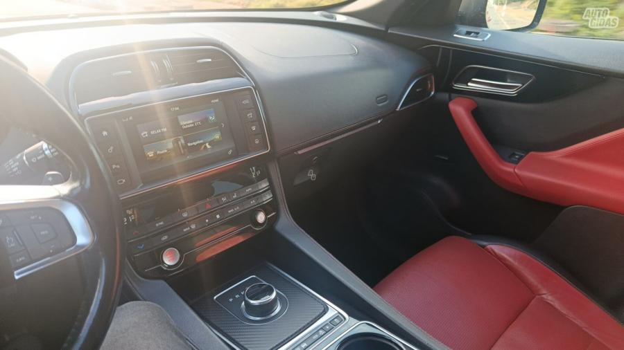 Jaguar F-Pace 2017 Šauļi, ar dzinēja tilpumu 3.00 L un nobraukumu 225 tūkst. km par 21500 €, foto 11 vietnē AUTOMOTO.COM.LV