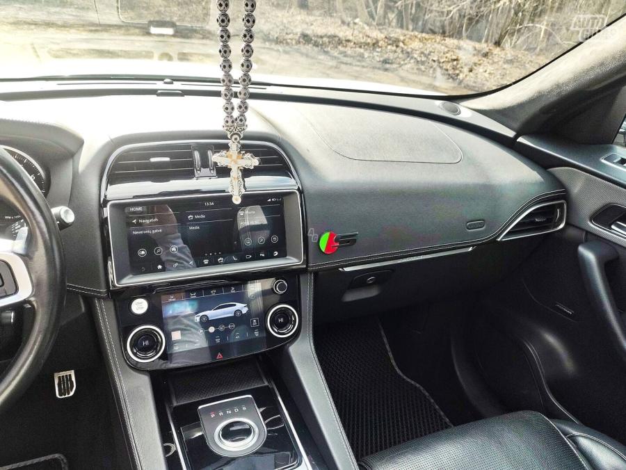 Jaguar F-Pace 2020 in Kaunas, with an engine capacity of 3.00 L and mileage of 87 thousand km for 25000 €, photo 23 on AUTOMOTO.COM.LV