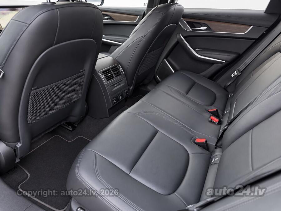Jaguar F-Pace 2021 in Tallinn, with an engine capacity of 2.00 L and mileage of 223 thousand km for 24999 €, photo 17 on AUTOMOTO.COM.LV