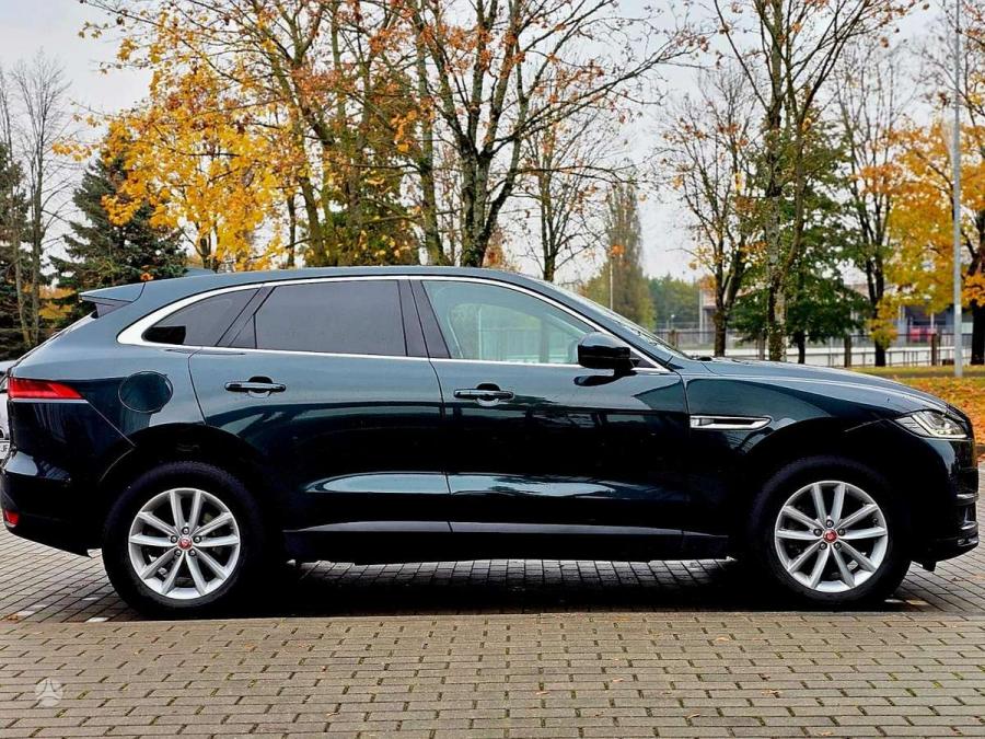 Green Jaguar F-Pace 2016 in Taurage, with an engine capacity of 2.00 L and mileage of 123 thousand km for 11500 €, photo 8 on AUTOMOTO.COM.LV