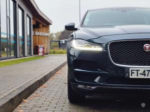Green Jaguar F-Pace 2016 in Taurage, with an engine capacity of 2.00 L and mileage of 123 thousand km for 11500 €, photo 9 on AUTOMOTO.COM.LV