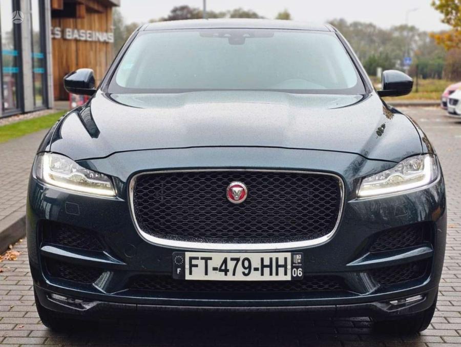 Green Jaguar F-Pace 2016 in Taurage, with an engine capacity of 2.00 L and mileage of 123 thousand km for 11500 €, photo 2 on AUTOMOTO.COM.LV