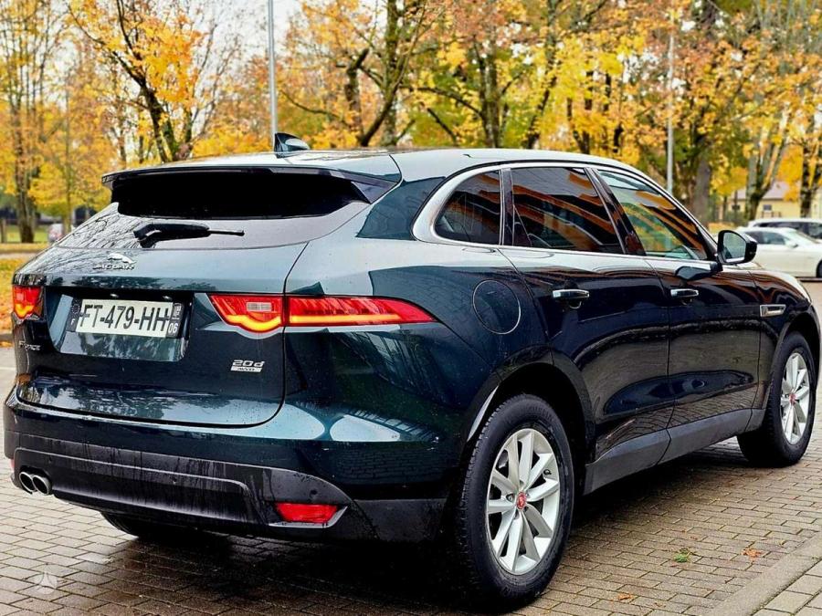 Green Jaguar F-Pace 2016 in Taurage, with an engine capacity of 2.00 L and mileage of 123 thousand km for 11500 €, photo 7 on AUTOMOTO.COM.LV
