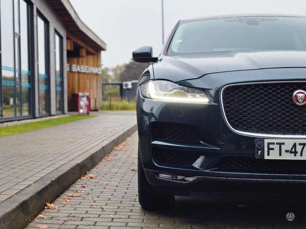 Green Jaguar F-Pace 2016 in Taurage, with an engine capacity of 2.00 L and mileage of 123 thousand km for 11500 €, photo 9 on AUTOMOTO.COM.LV