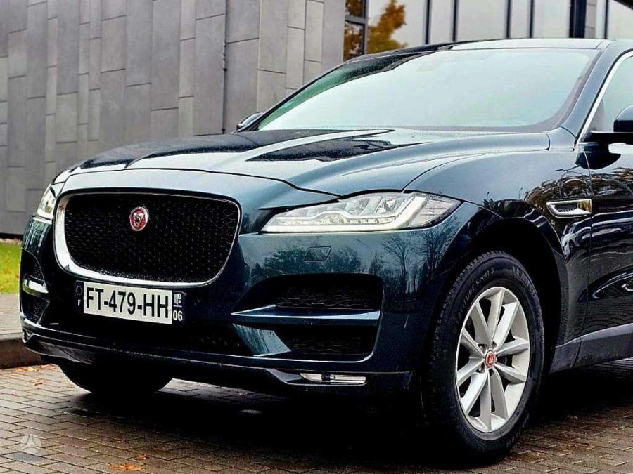 Green Jaguar F-Pace 2016 in Taurage, with an engine capacity of 2.00 L and mileage of 123 thousand km for 11500 €, photo 10 on AUTOMOTO.COM.LV