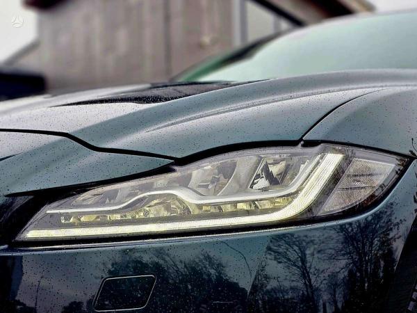 Green Jaguar F-Pace 2016 in Taurage, with an engine capacity of 2.00 L and mileage of 123 thousand km for 11500 €, photo 11 on AUTOMOTO.COM.LV