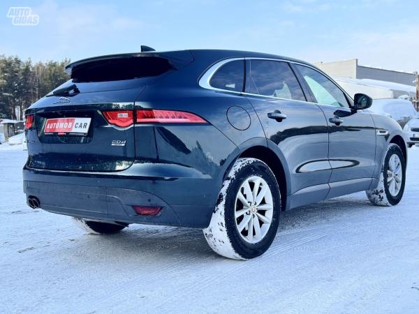 Green Jaguar F-Pace 2016 in Vilnius, with an engine capacity of 2.00 L and mileage of 192 thousand km for 10950 €, photo 4 on AUTOMOTO.COM.LV