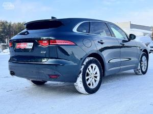 Green Jaguar F-Pace 2016 in Vilnius, with an engine capacity of 2.00 L and mileage of 192 thousand km for 10950 €, photo 4 on AUTOMOTO.COM.LV