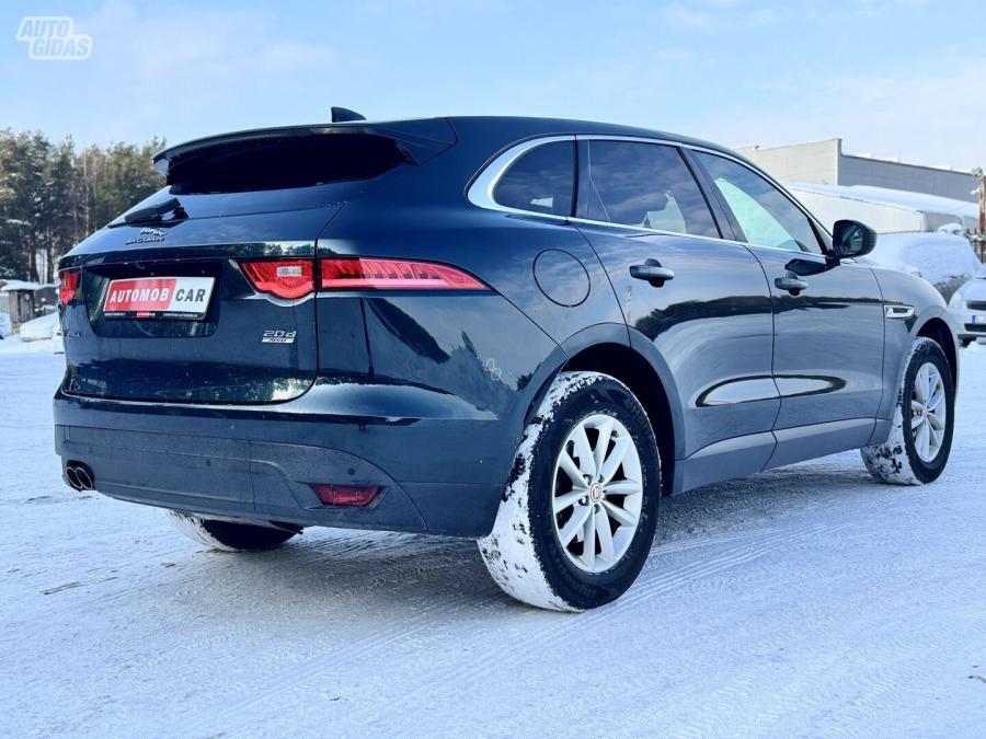 Green Jaguar F-Pace 2016 in Vilnius, with an engine capacity of 2.00 L and mileage of 192 thousand km for 10950 €, photo 4 on AUTOMOTO.COM.LV
