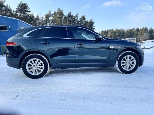 Green Jaguar F-Pace 2016 in Vilnius, with an engine capacity of 2.00 L and mileage of 192 thousand km for 10950 €, photo 6 on AUTOMOTO.COM.LV