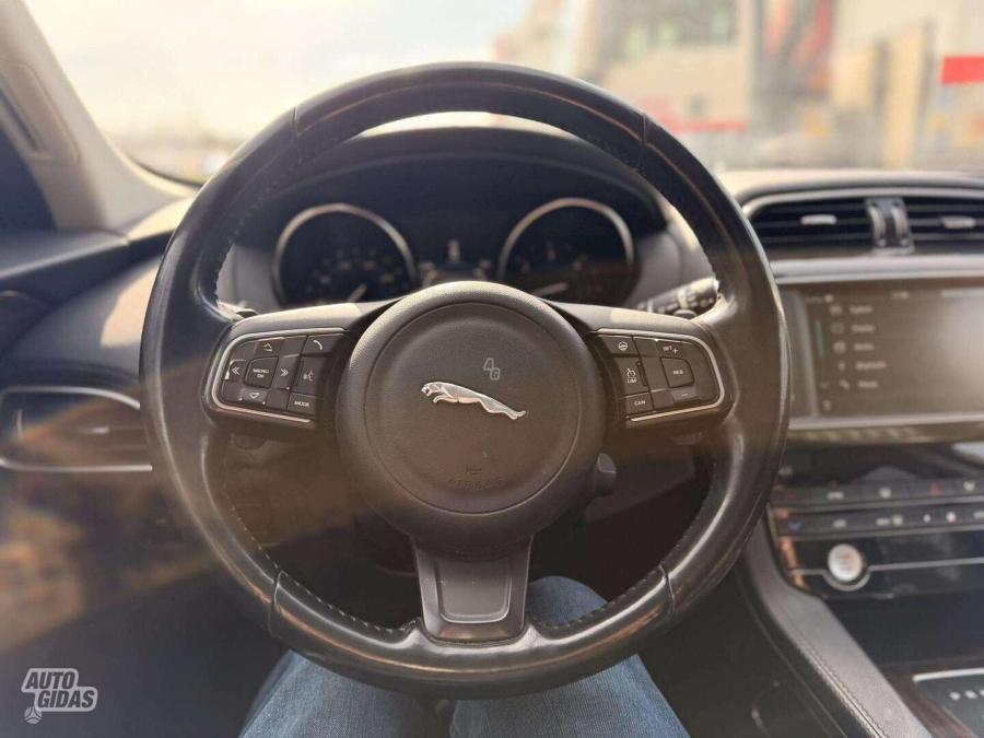 Zaļš Jaguar F-Pace 2016 Viļņa, ar dzinēja tilpumu 0.00 L un nobraukumu 193 tūkst. km par 7950 €, foto 1 vietnē AUTOMOTO.COM.LV