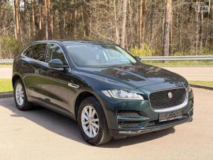 Green Jaguar F-Pace 2016 in Vilnius, with an engine capacity of 2.00 L and mileage of 193 thousand km for 7950 €, photo 4 on AUTOMOTO.COM.LV