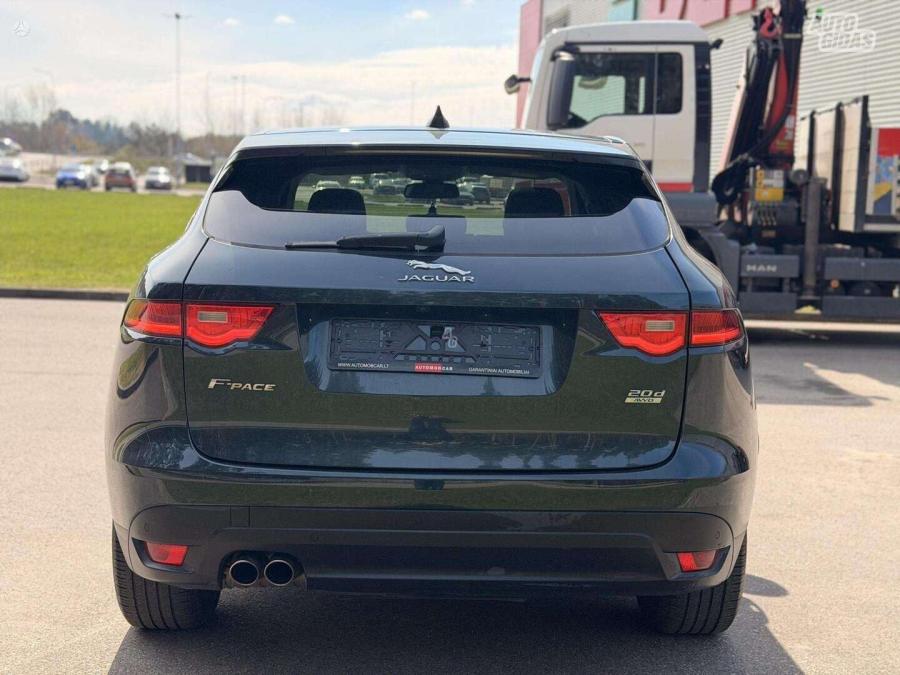 Green Jaguar F-Pace 2016 in Vilnius, with an engine capacity of 2.00 L and mileage of 193 thousand km for 7950 €, photo 8 on AUTOMOTO.COM.LV