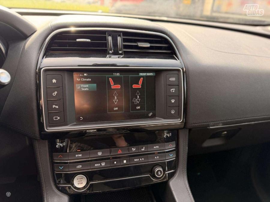 Green Jaguar F-Pace 2016 in Vilnius, with an engine capacity of 2.00 L and mileage of 193 thousand km for 7950 €, photo 22 on AUTOMOTO.COM.LV