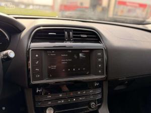 Green Jaguar F-Pace 2016 in Vilnius, with an engine capacity of 2.00 L and mileage of 193 thousand km for 7950 €, photo 23 on AUTOMOTO.COM.LV