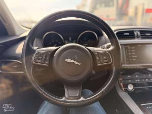 Green Jaguar F-Pace 2016 in Vilnius, with an engine capacity of 2.00 L and mileage of 193 thousand km for 7950 €, photo 28 on AUTOMOTO.COM.LV